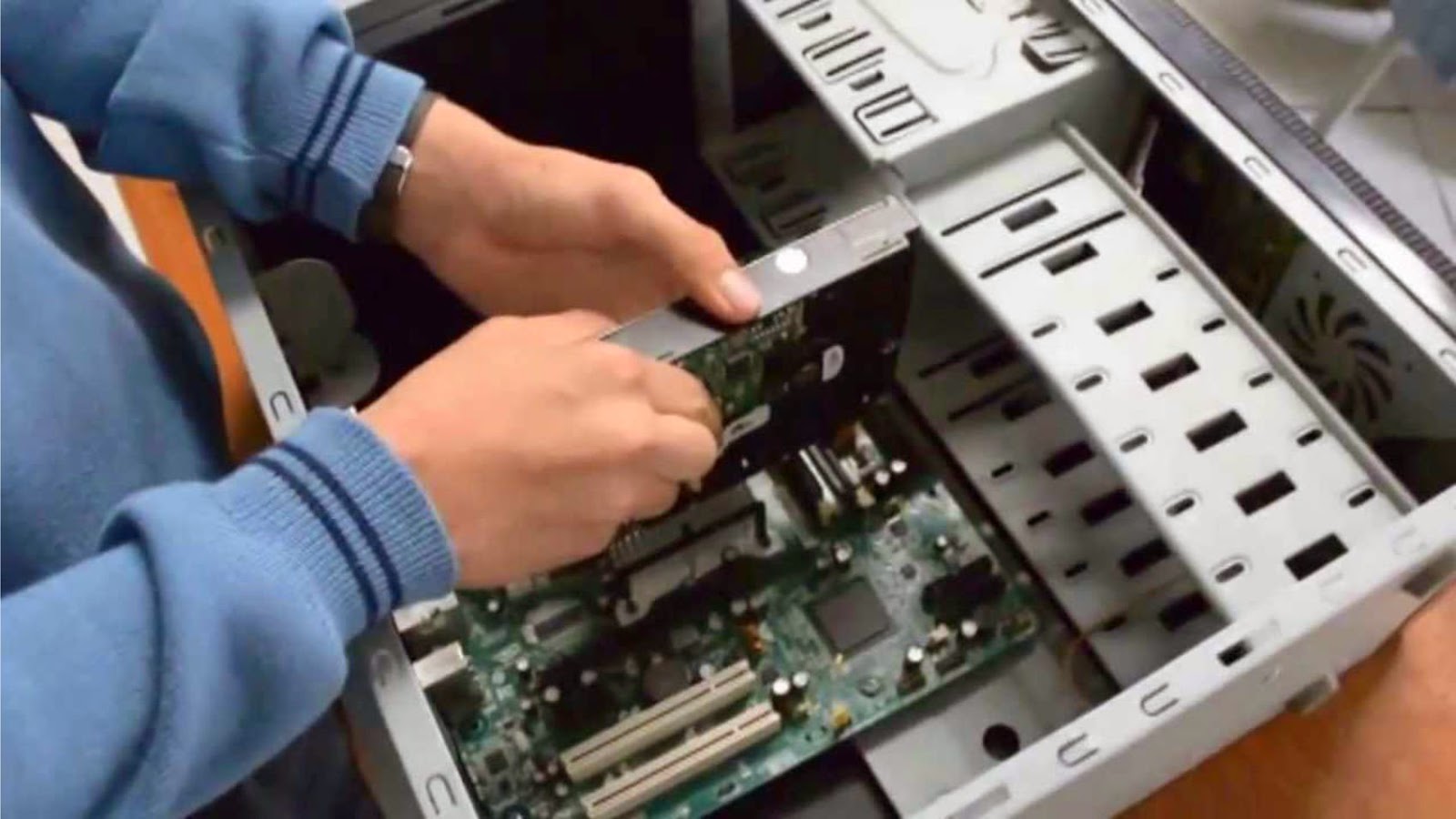 CETPRO CESAR VALLEJO PUNO: SOPORTE TÉCNICO (ENSAMBLAJE DE COMPUTADORAS)