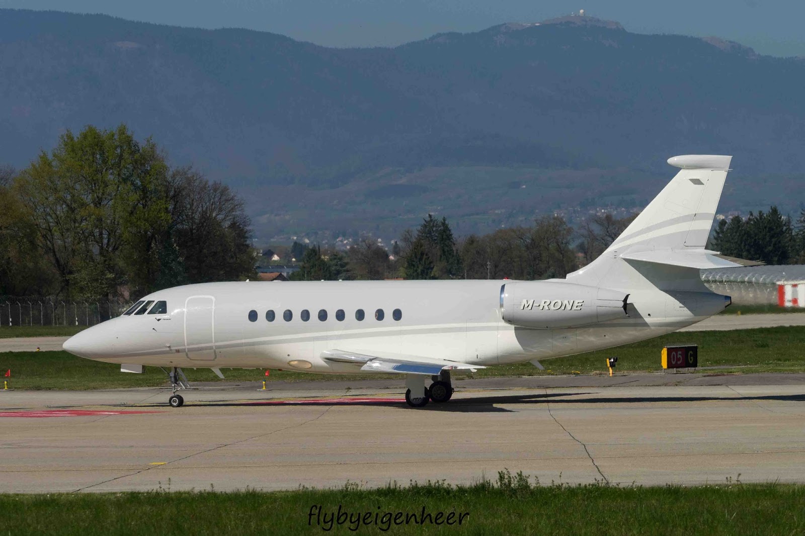 FLUGZEUGE Privatjets etc: M-RONE Dassault Falcon 2000EX F2TH > OSC