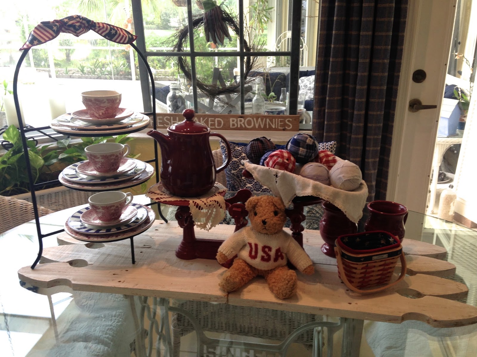 MAY DAYS: Bring Out The Americana Decor!