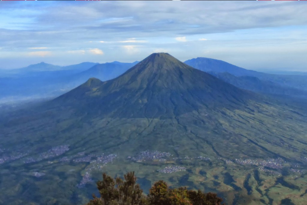 Gunung Sindoro - Perumperindo.co.id