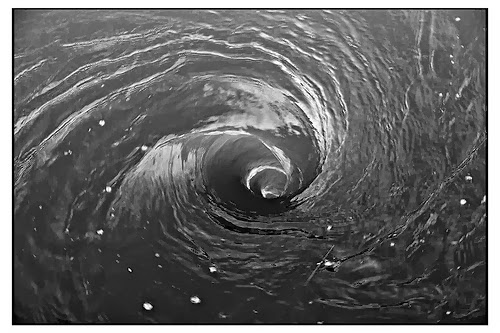 Amazing.... Pusaran Air Laut Mengerikan (Maelstorm) - Mas eBringZz News