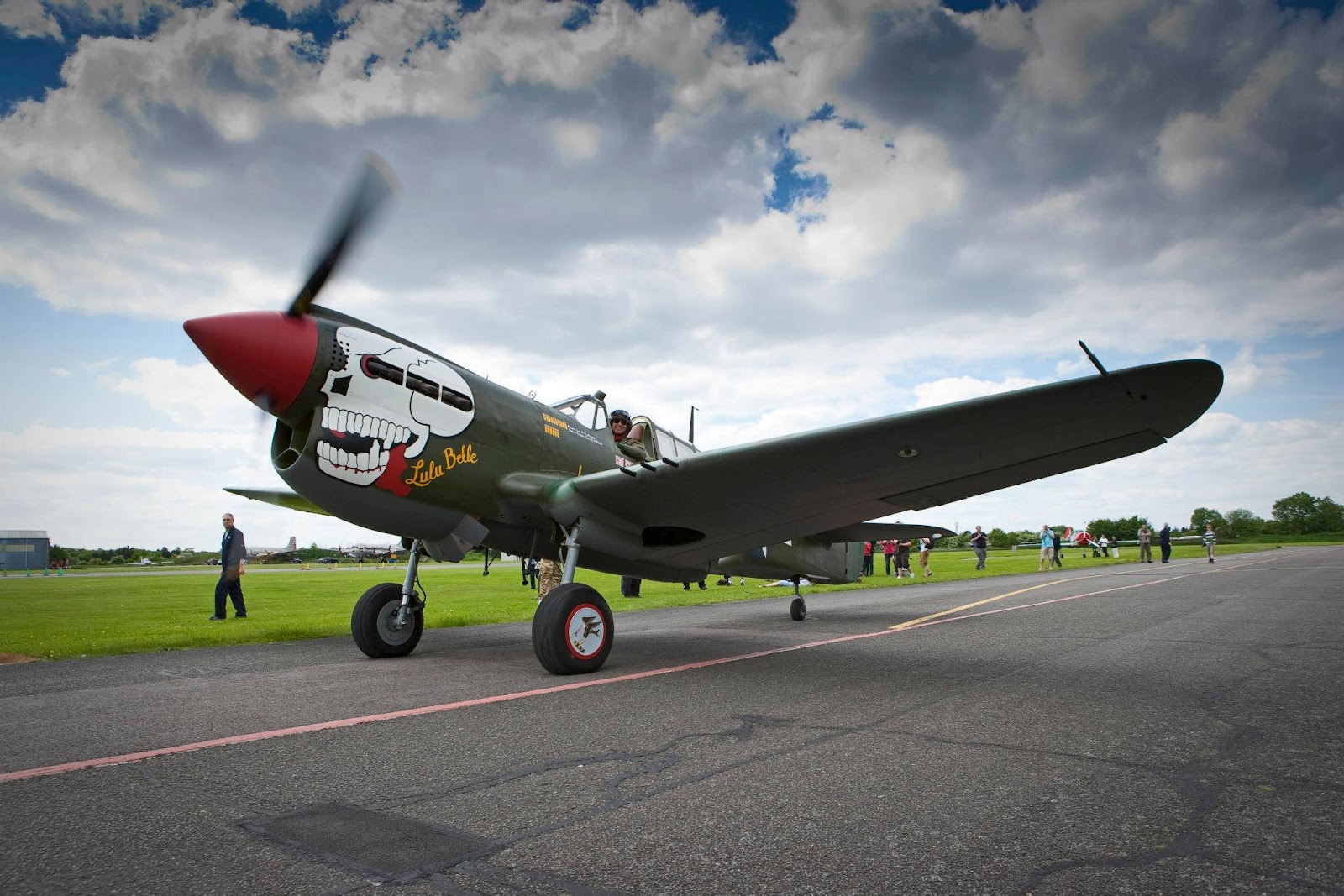 Des pilotes et des avions.: Curtiss P-40 Kittyhawk