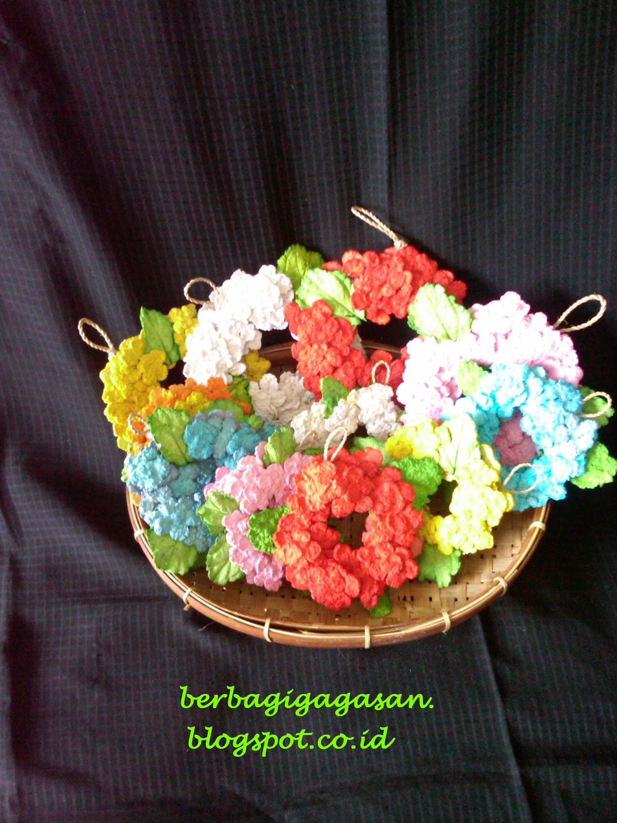 berbagi gagasan: STEP BY STEP HANDICRAFT, KRANS BUNGA BUBUR KERTAS ...