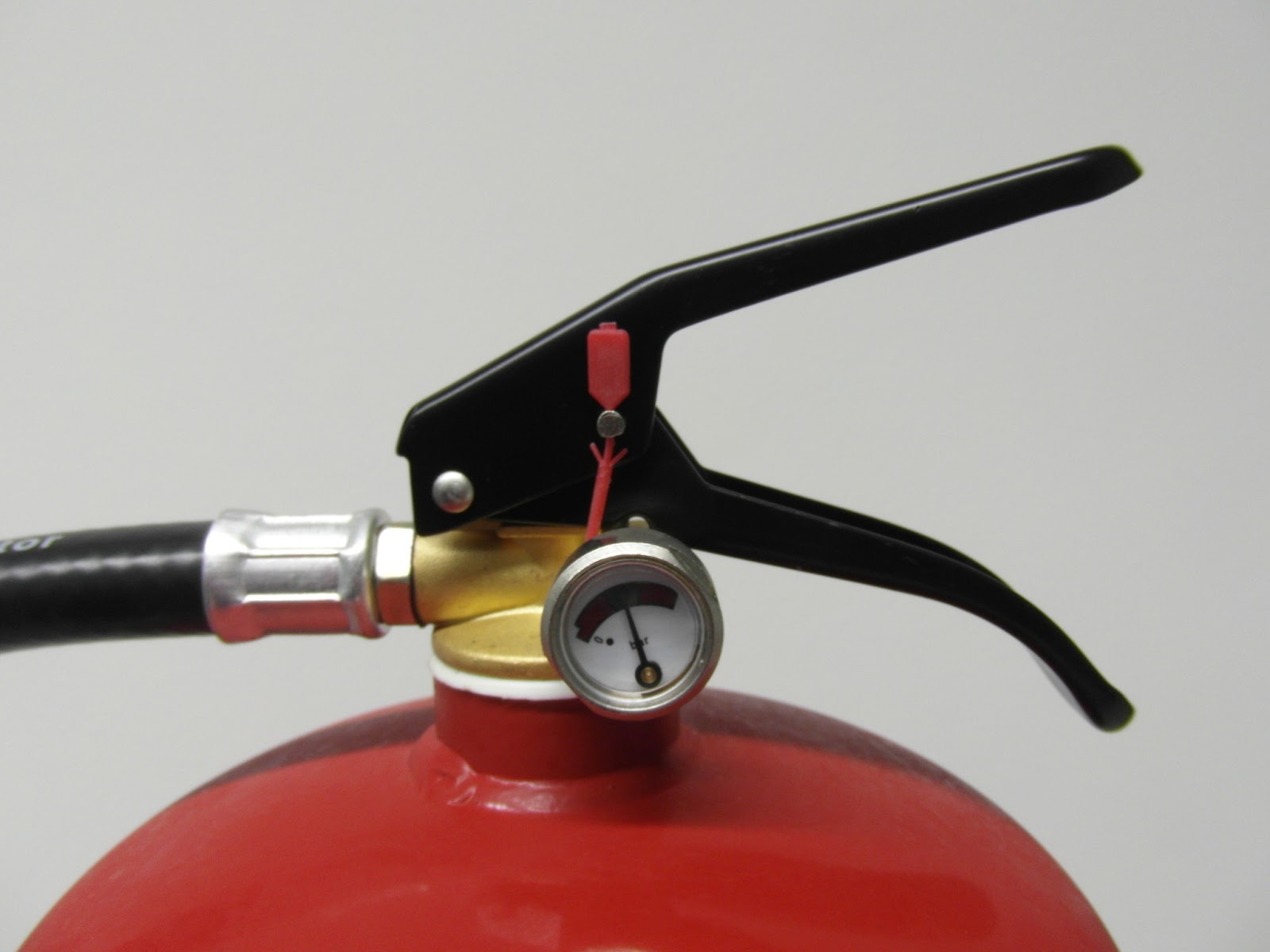 Aran Seguretat: REVISION DE EXTINTORES