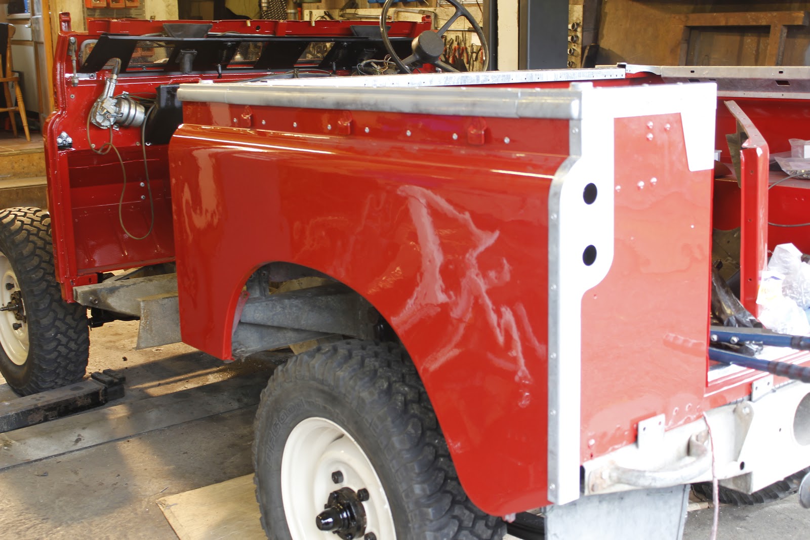 landrover Series 3: Riveting....