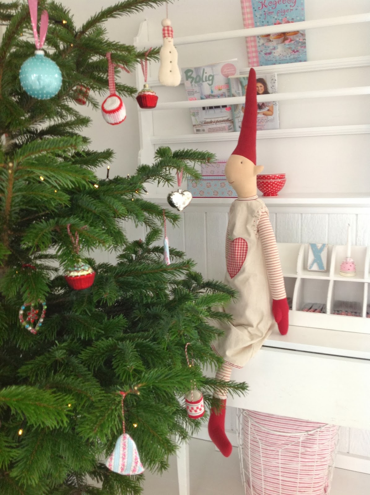 Sommerhusstil ...: Juletræet med sin pynt .....