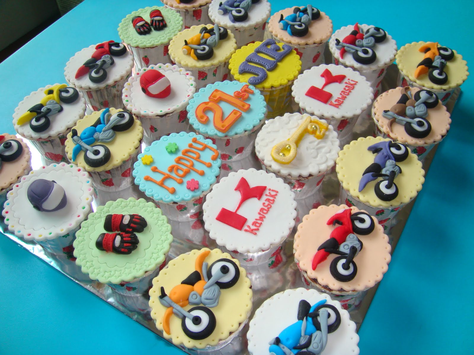 Yummy Baking: Motorbike Cupcake (D1)