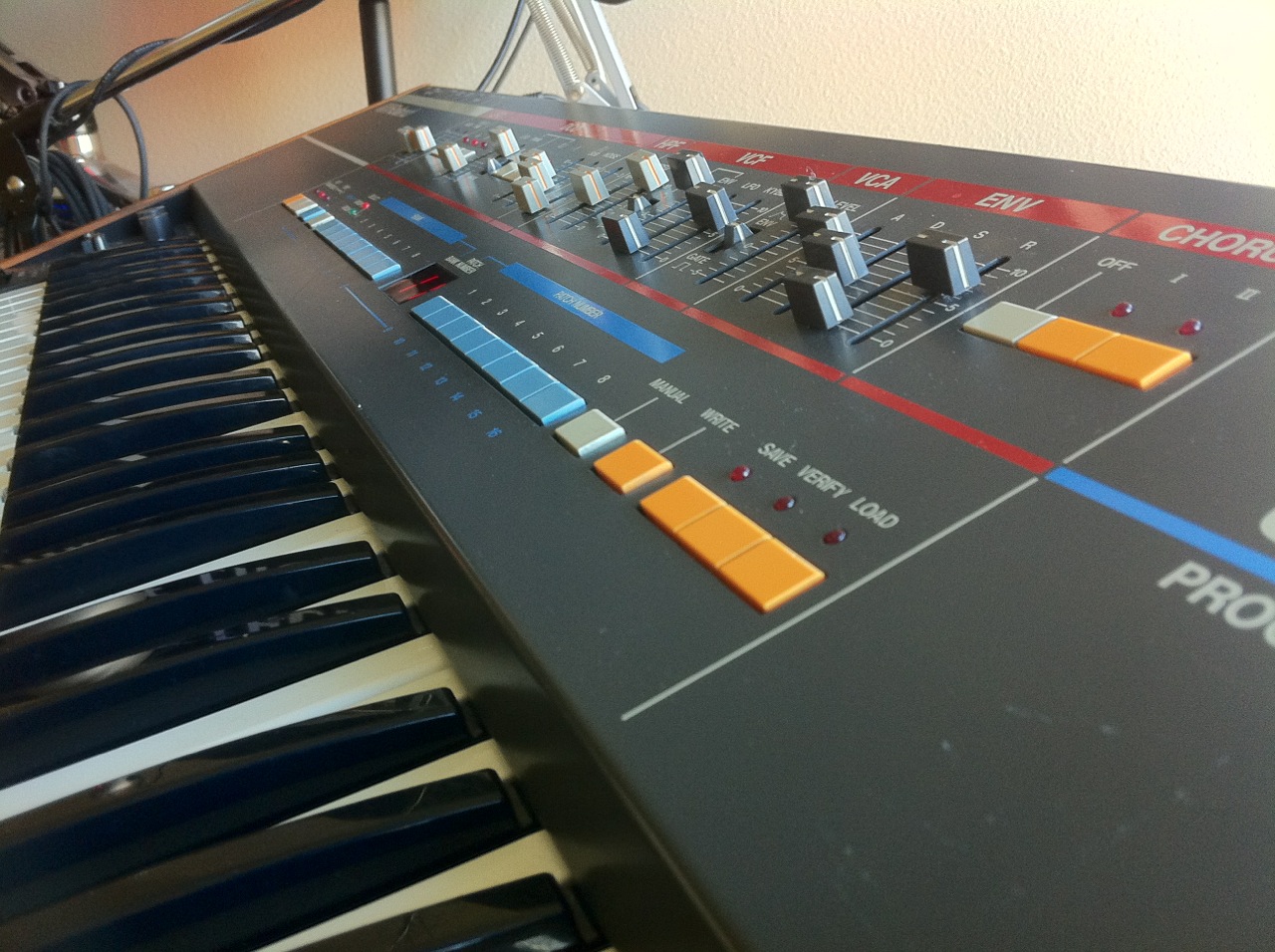 MATRIXSYNTH-P: Roland Juno-106 With Custom Maple Panels