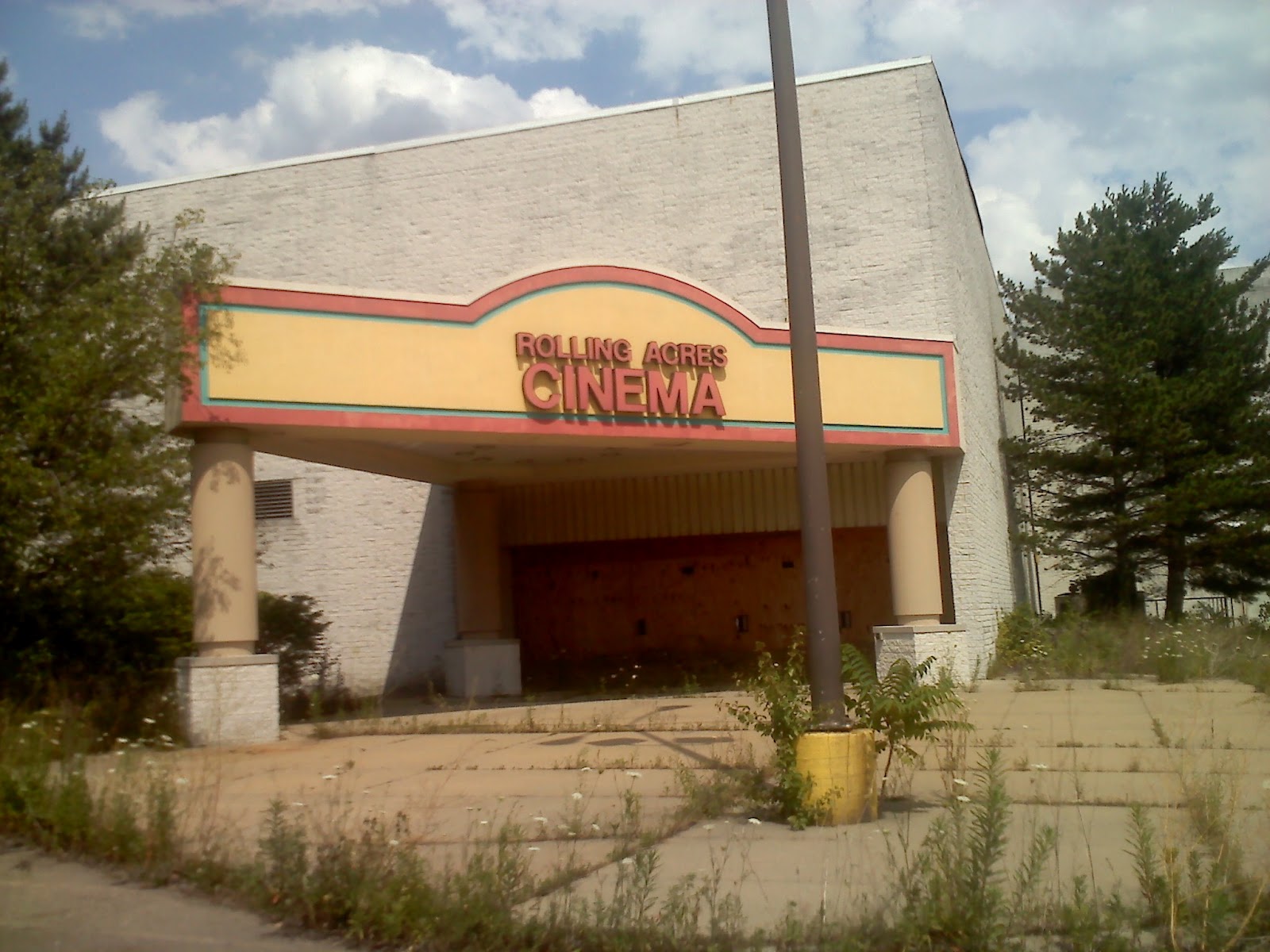 Dead and Dying retail: Rolling Acres Mall in Akron, Ohio