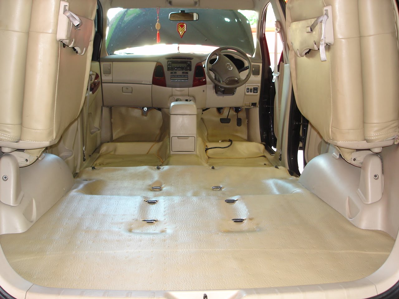 Auto Beauty: SALON INTERIOR MOBIL