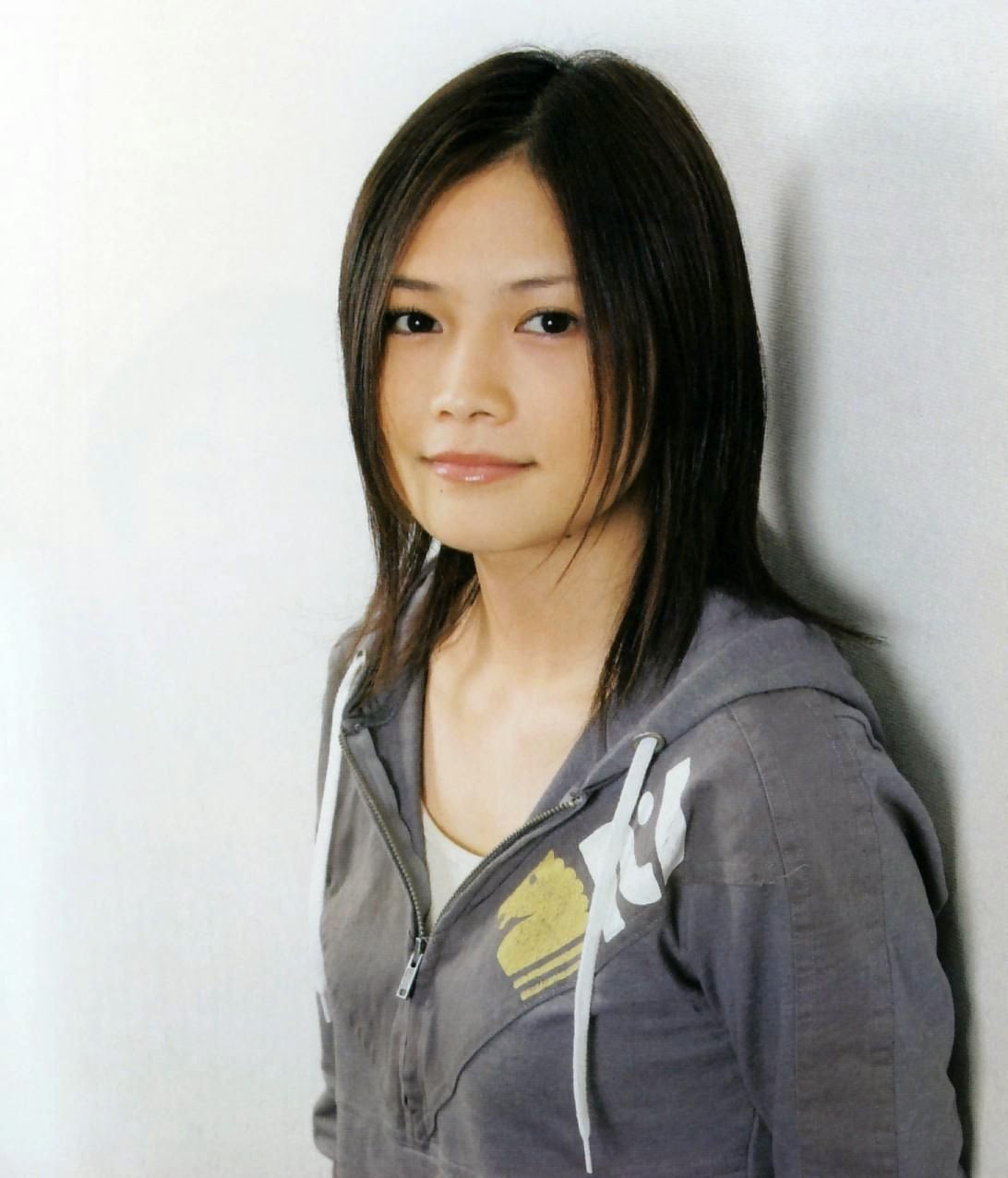 Devikks Blog: All About YUI YOSHIOKA (Biografi YUI)