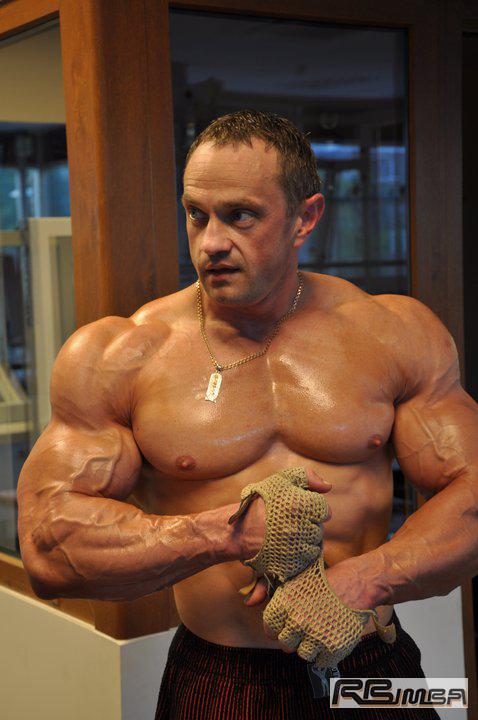 Worldwide Bodybuilders: Lithuanian muscle daddy Darius Buksnaitis