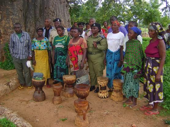 KAMISHNA MSAIDIZI WA POLISI SUZAN KAGANDA ATOA VITENGE 15 NA TSHS ...