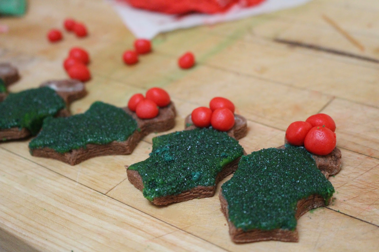 Easy Holly Christmas Cookies – Diary of a Mad Hausfrau