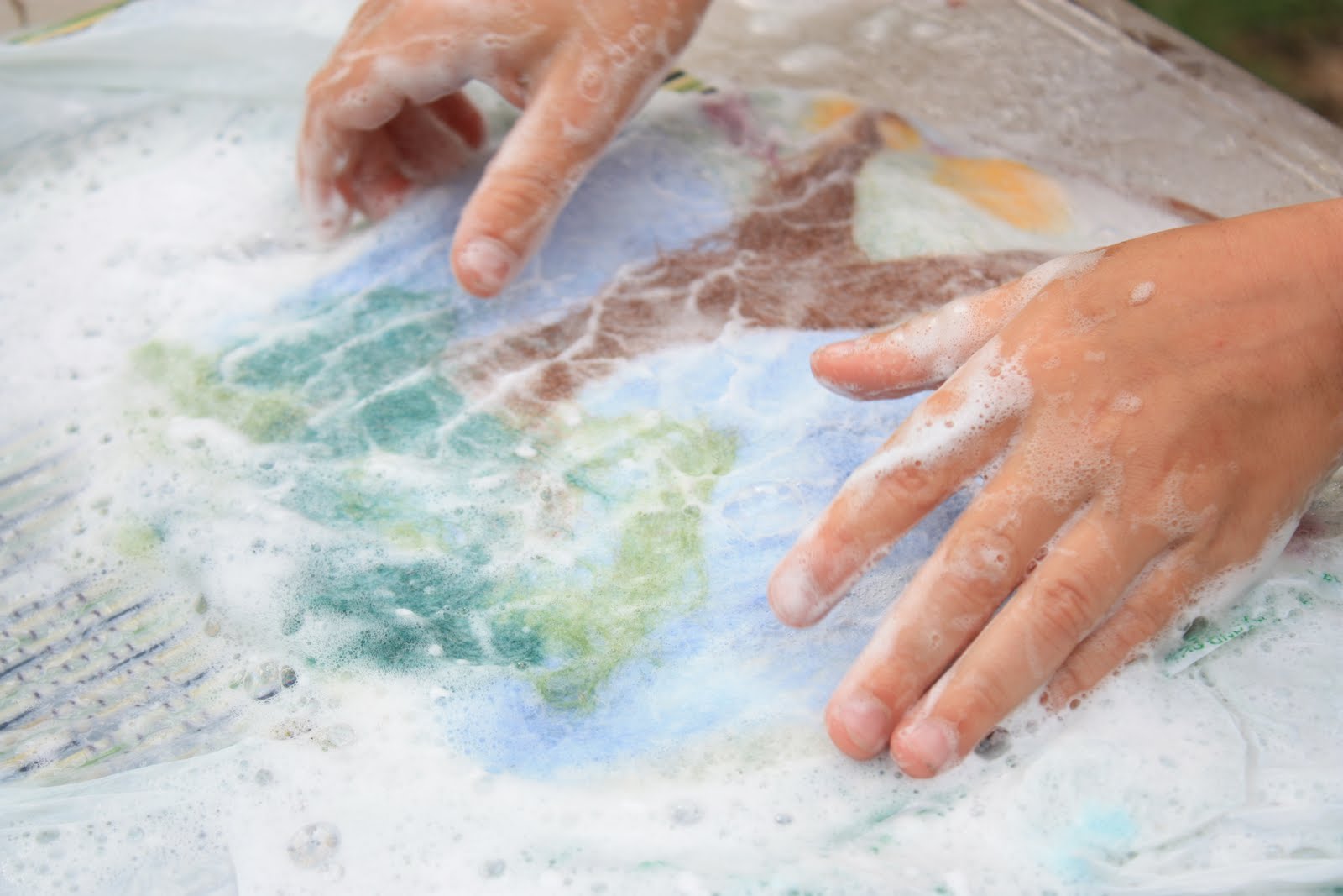 lil fish studios: bubble hands - felting with kids