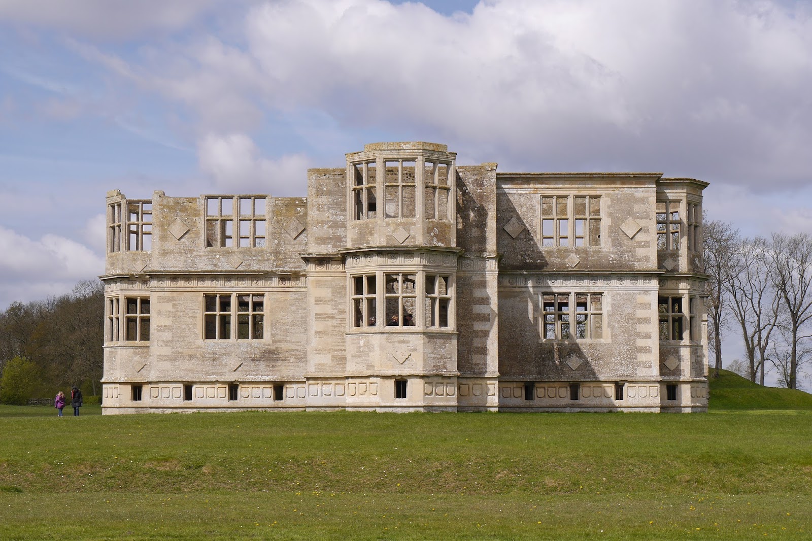 Walking in the country: Lyveden New Bield and Oundle