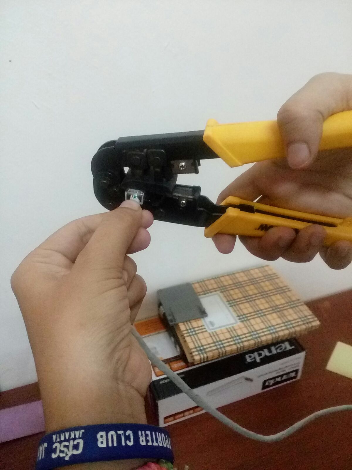 Tutorial Crimping menghubungkan Laptop pada Jaringan LAN ( Straight ...