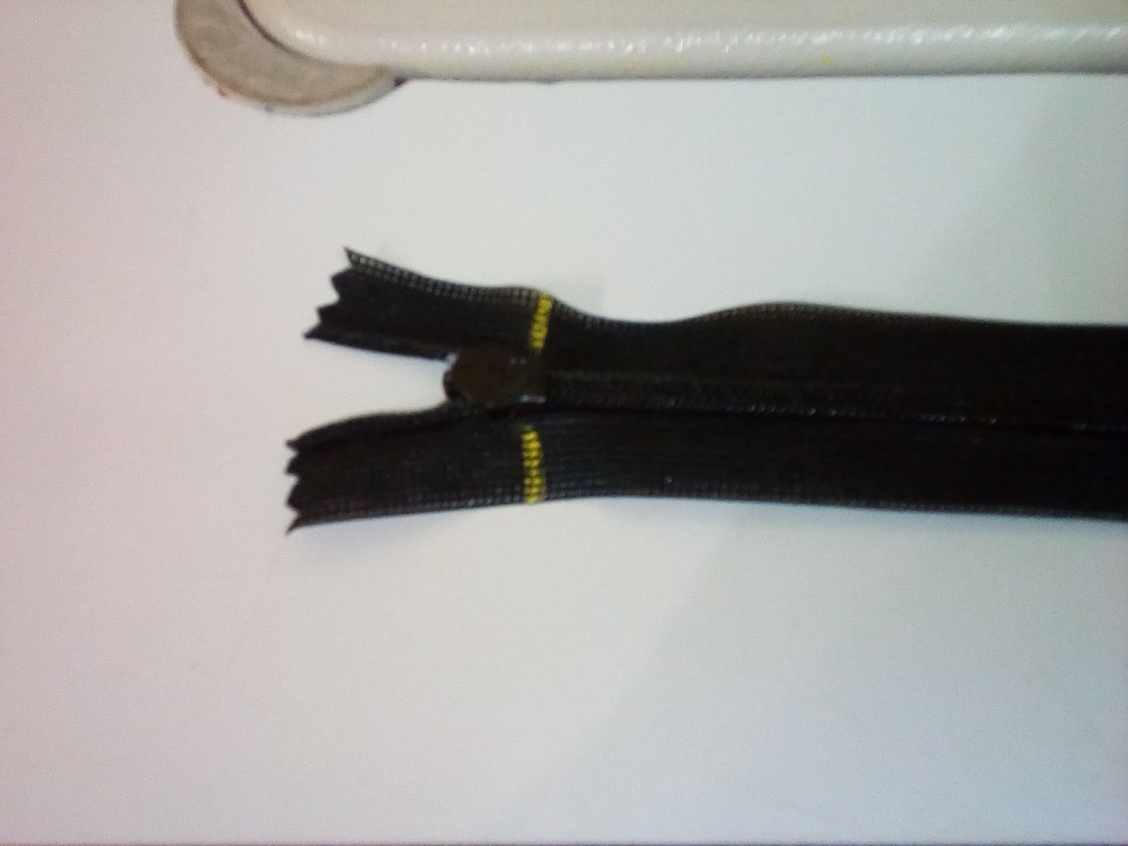 Pondok Jahitan Zarinah Saat: Tutorial jahit zip sorok