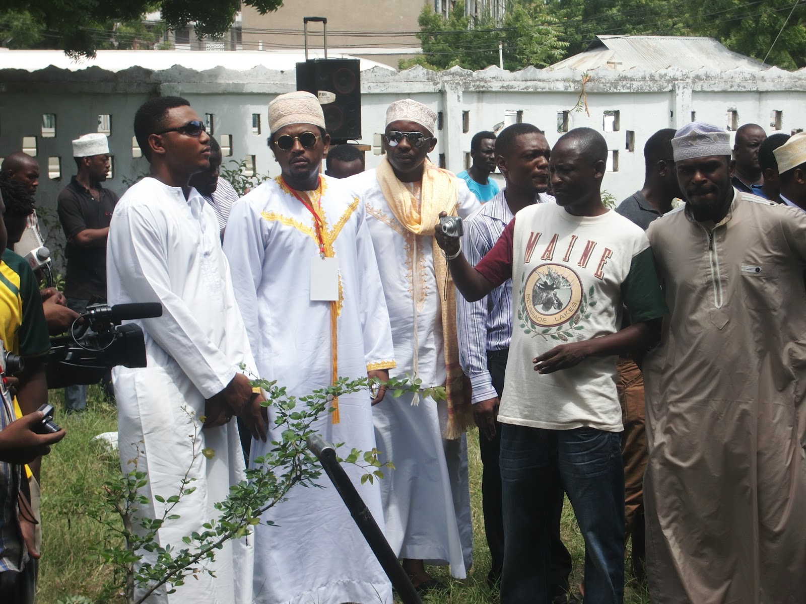 STRAIKA: TAZAMA MAPICHA YA KABURI LA SAJUKI NA 'FULL' MAPICHA YA ...