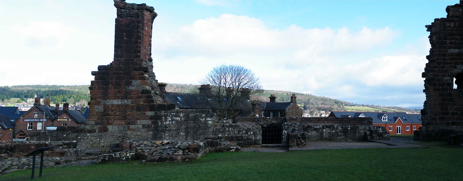 The castles, towers and fortified buildings of Cumbria: Penrith Castle ...