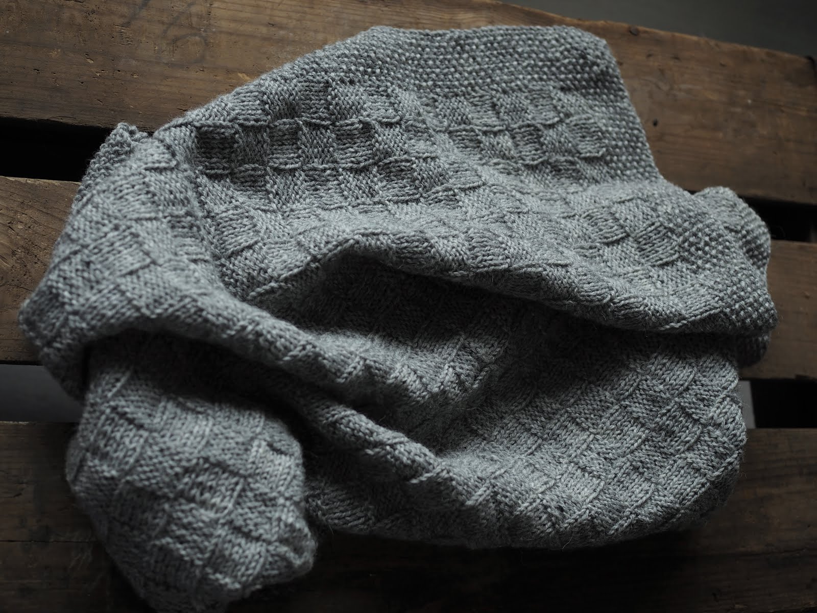 Neulottu peitto vauvalle / Valmiiseen pöytään