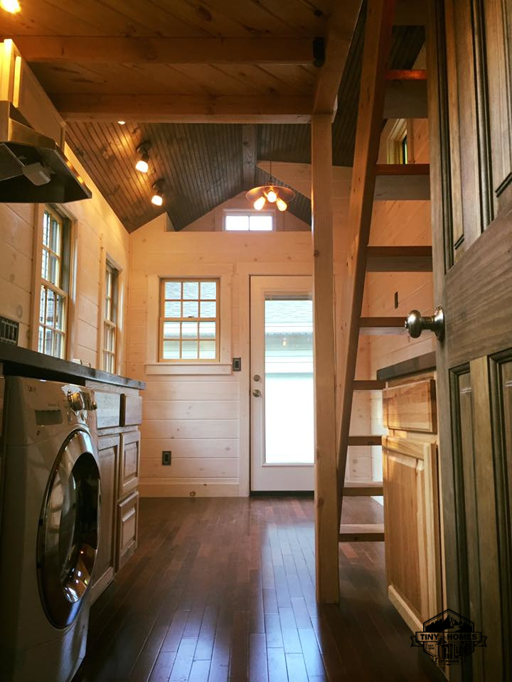 Tiny Homes of Maine Home [ TINY HOUSE TOWN ]