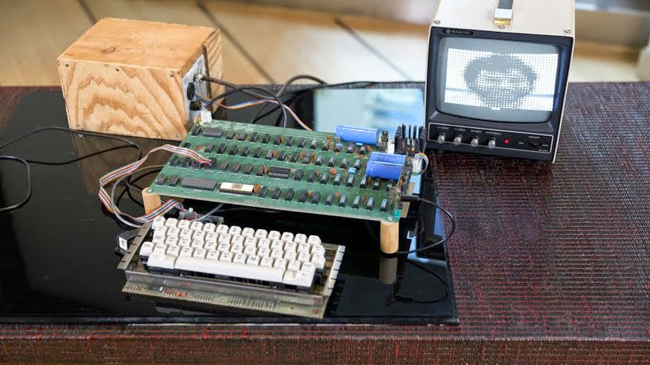 One of the First Apple Computers Built by Steve Wozniak Sells for $905K ...