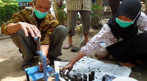 Pemanfaatan Limbah Sabut Kelapa Untuk Kehidupan Sehari-hari Pemanfaatan Limbah Sabut Kelapa Untuk Kehidupan Sehari-hari