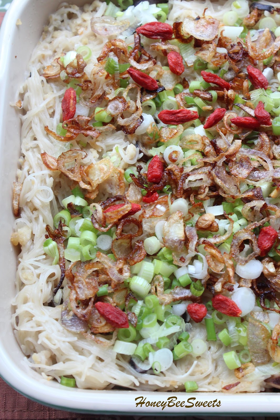 Honey Bee Sweets: Mee Sua Kueh (面线糕)