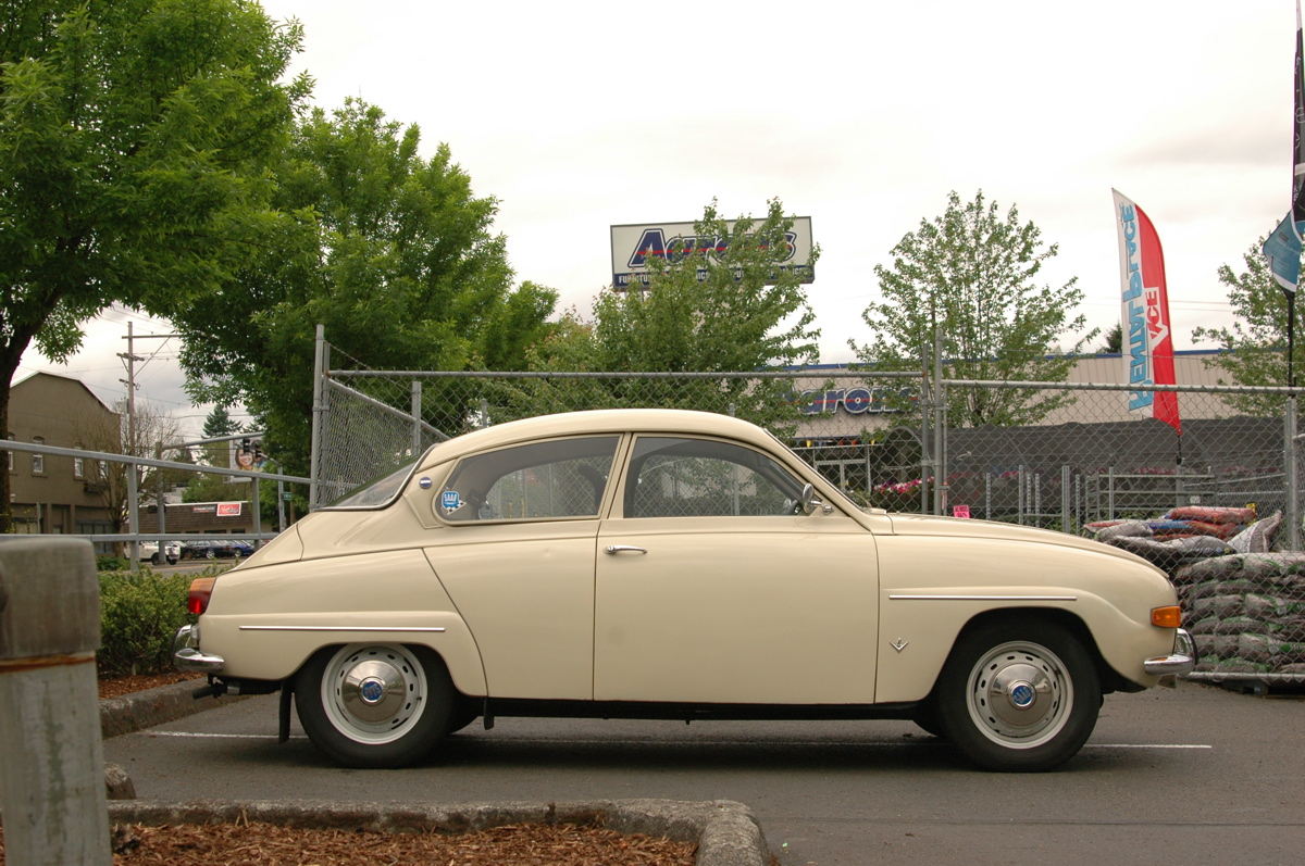 OLD PARKED CARS.: 1969 Saab 96.