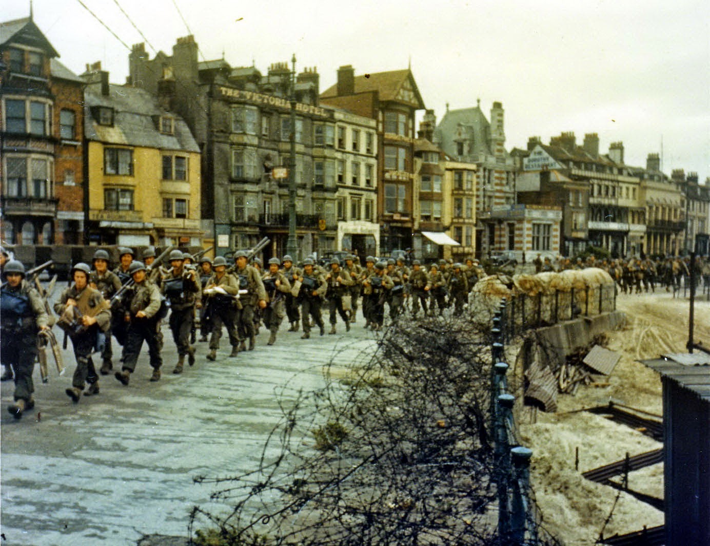 World War II in Color: American Troops on their Way to the British Dock ...