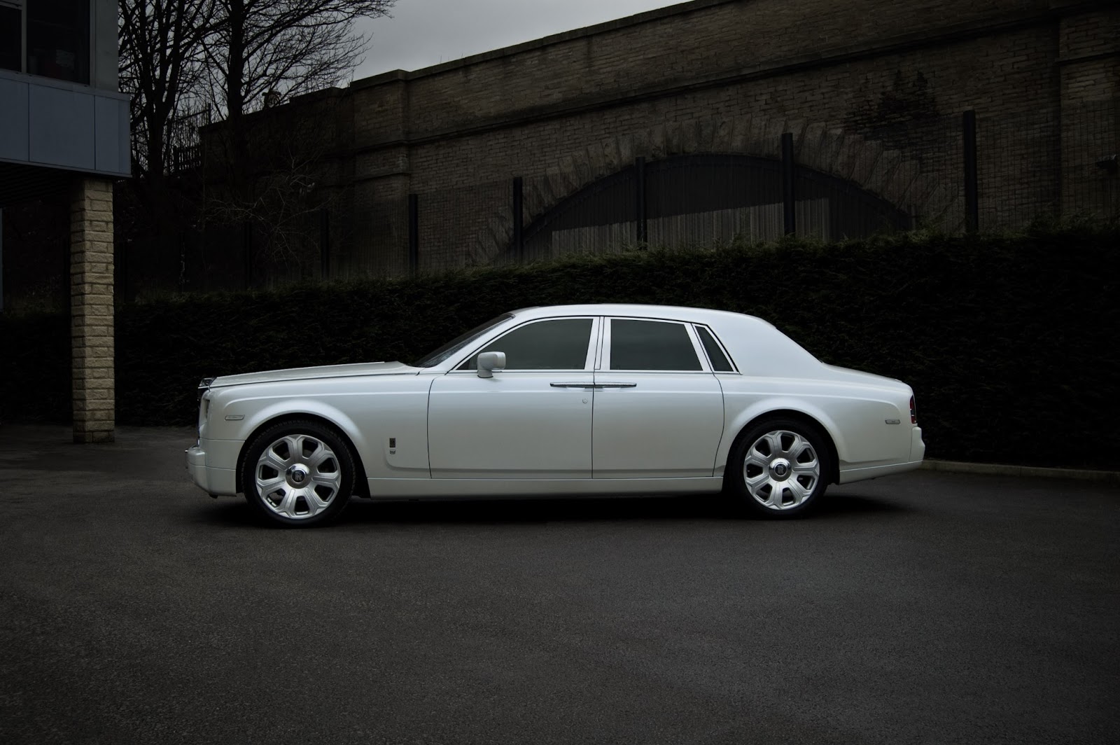Cars GTO: Project Kahn Pearl White Rolls Royce Phantom