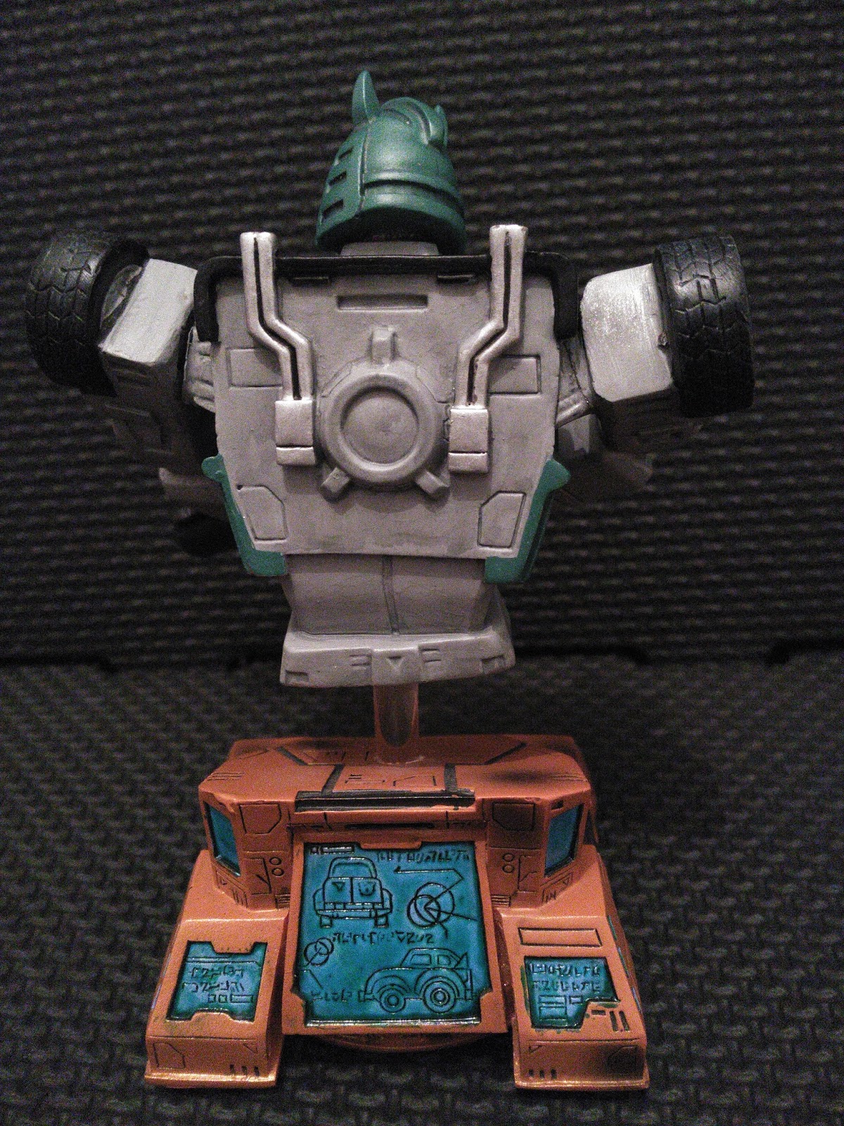 Metal Invaders: TRANSFORMERS G1 TAP-OUT BUST