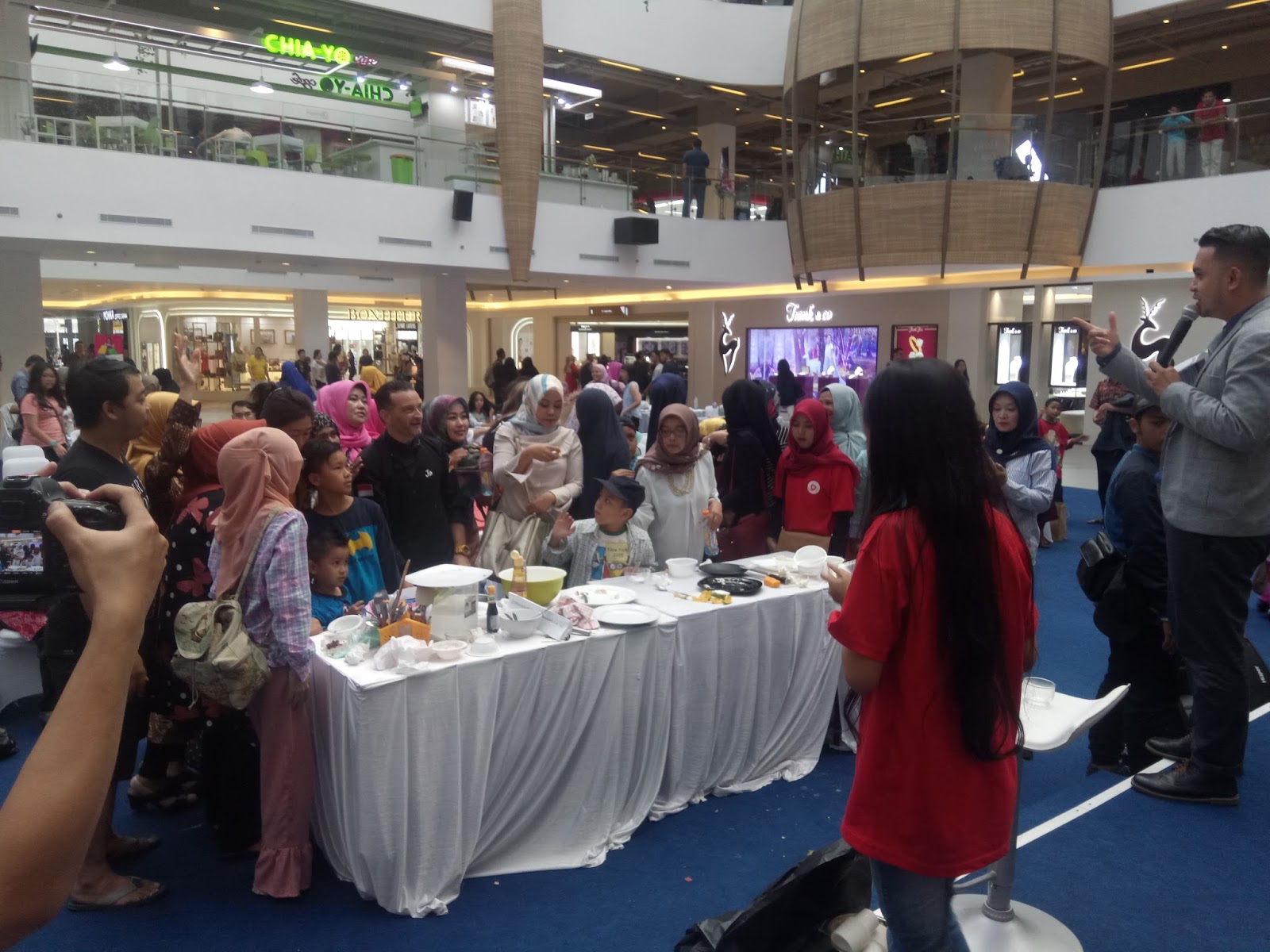 Hero COOKING DEMO: HERO. COLD LUMPIA Atrium 23 Paskal Hyper Square Bandung