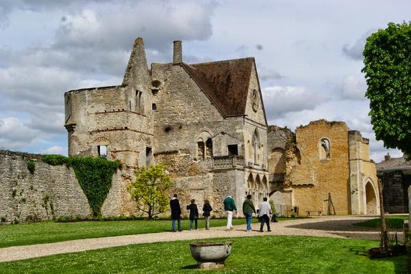Le Bâtiment: Fiche Historique, les châteaux. Le Château Royal de Senlis