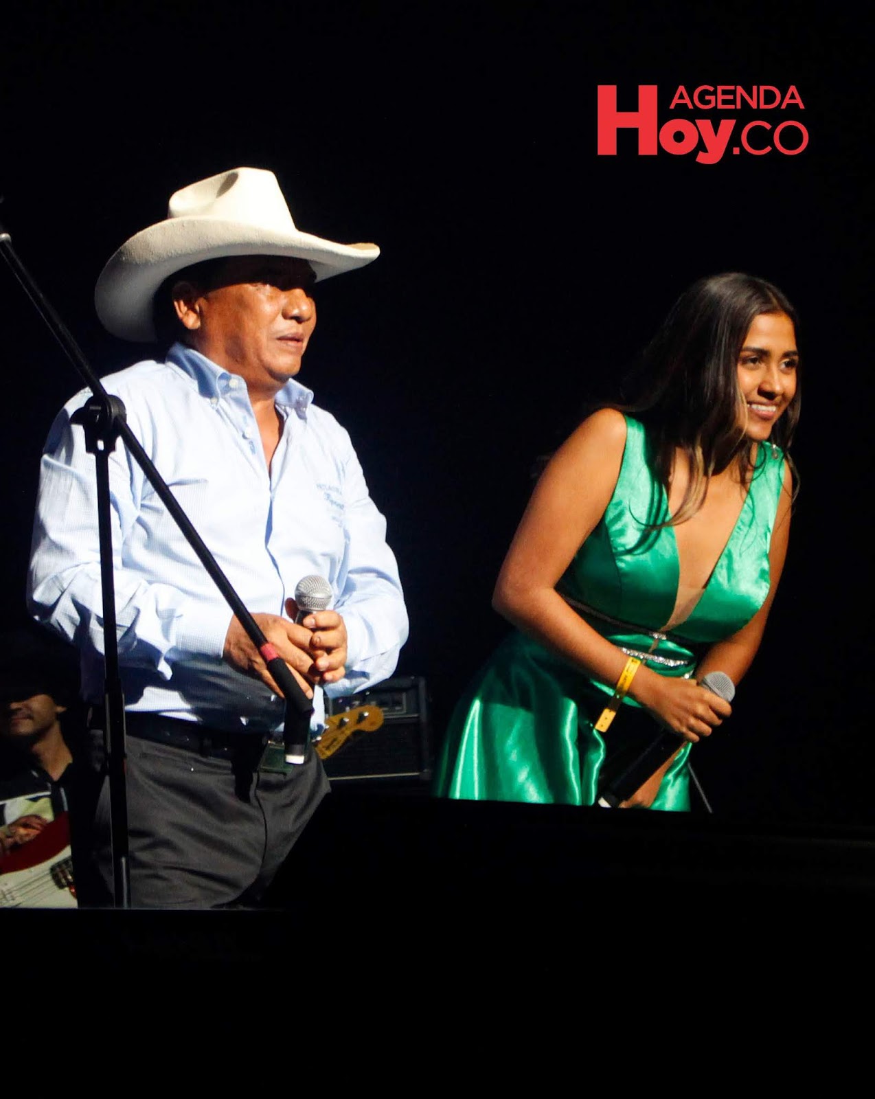 Las niñas que brillaron junto a Aries Vigoth en el Movistar Arena ...