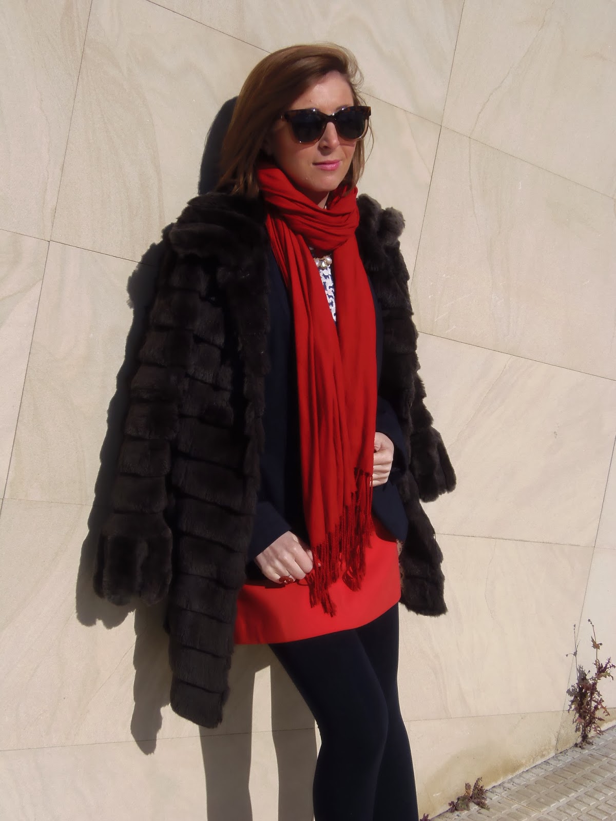 OUTFIT EN AZUL Y ROJO - Un vestidor con ideas