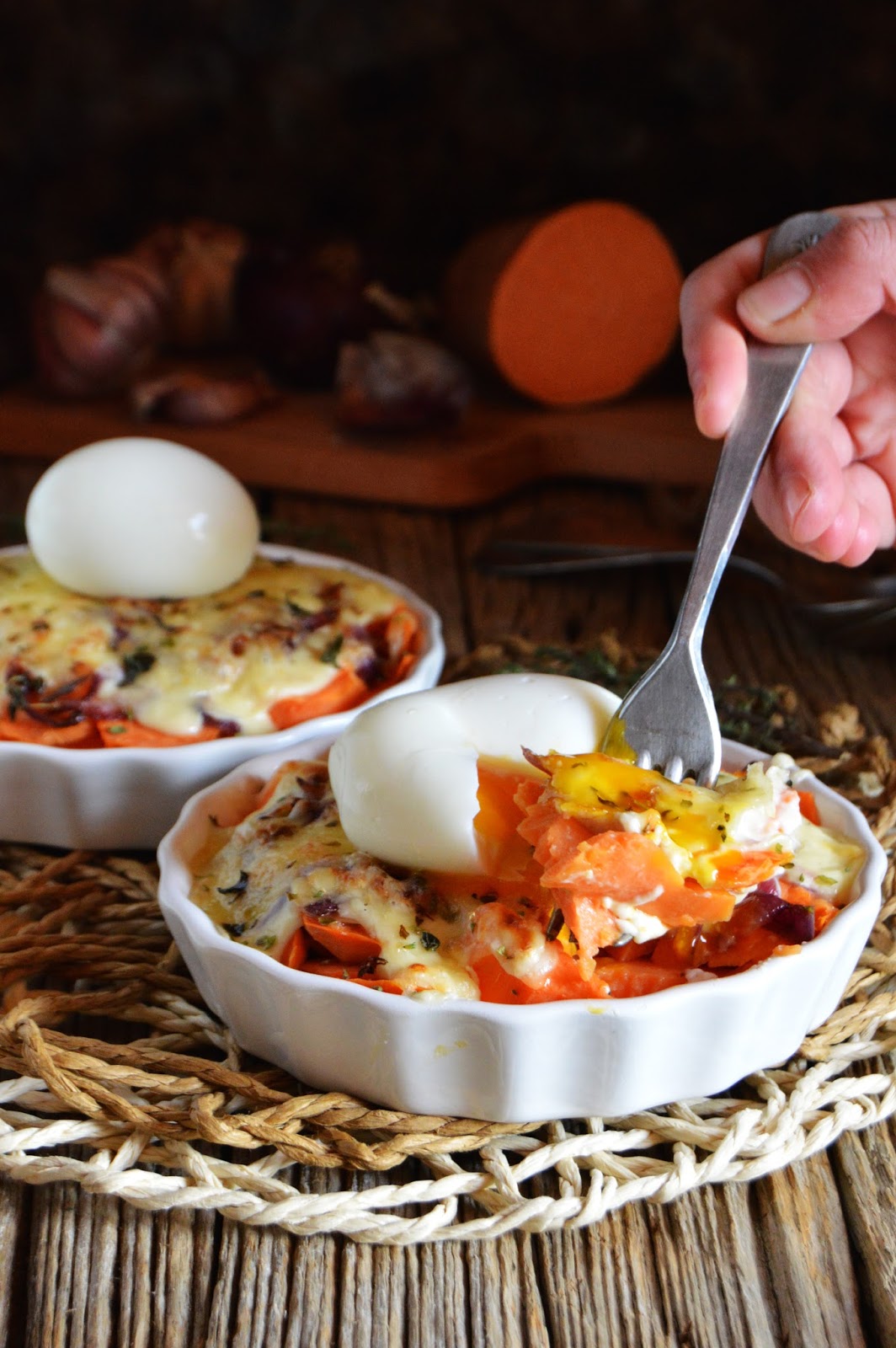 Cocina para burros: Batatas gratinadas con cebolla roja y huevo mollet