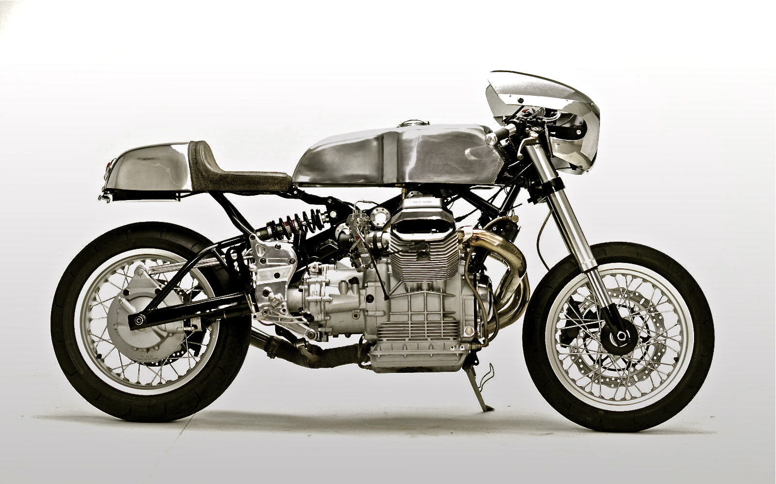 V11 by Santiago Chopper - Inazuma café racer