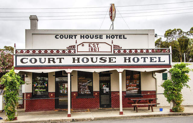 The Great Aussie Pub Crawl: Court House Hotel - Talbot, Victoria