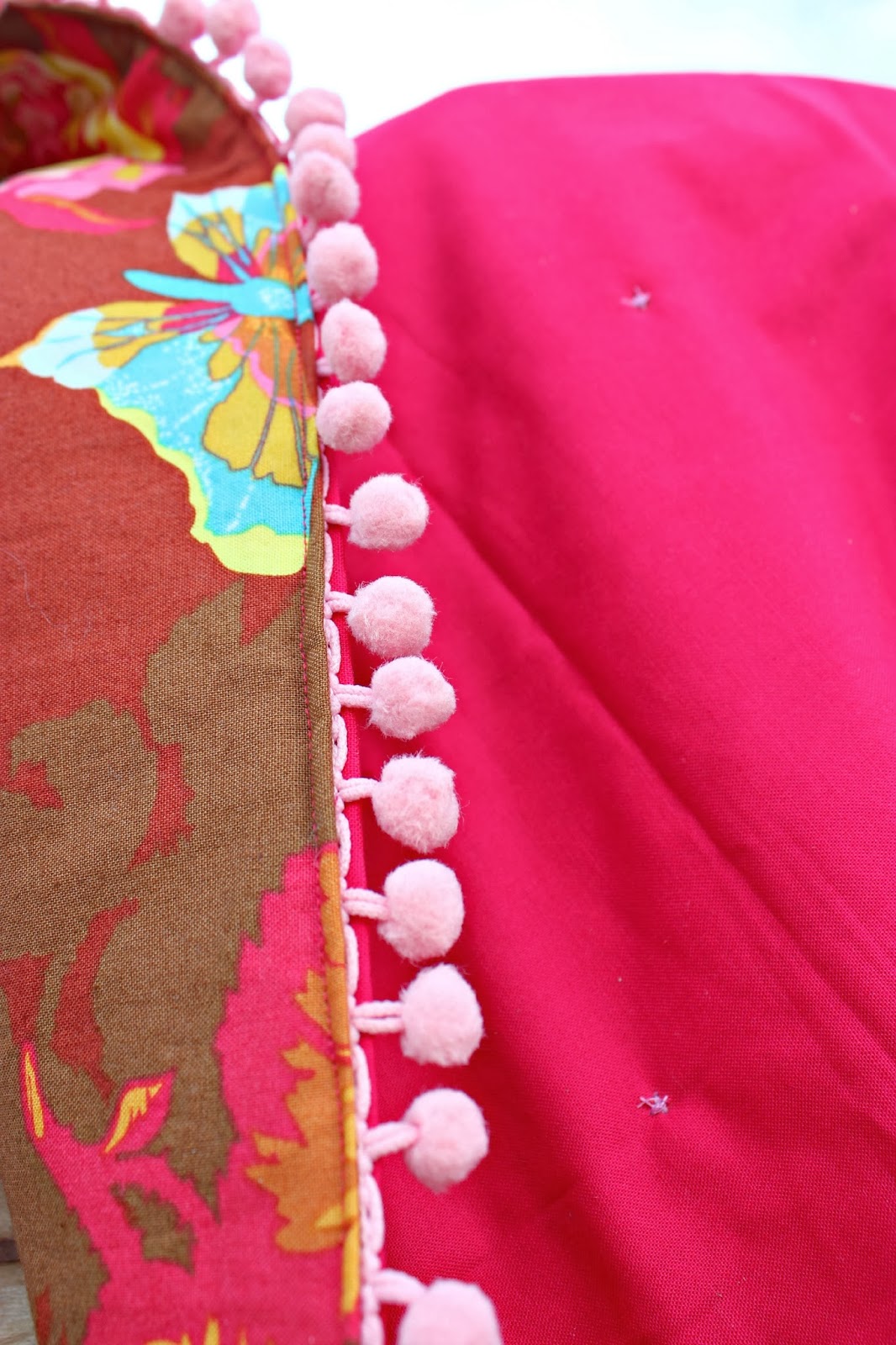 Rosy Lemmons Crafts: pom pom blanket