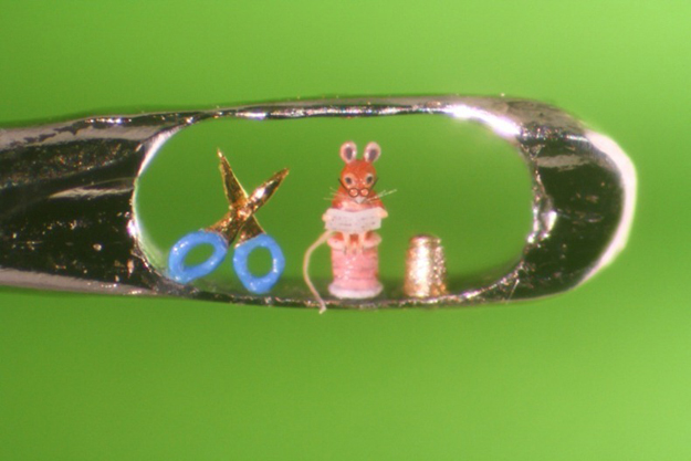 artsiefartsiez: ,,Willard Wigan's microscopic art