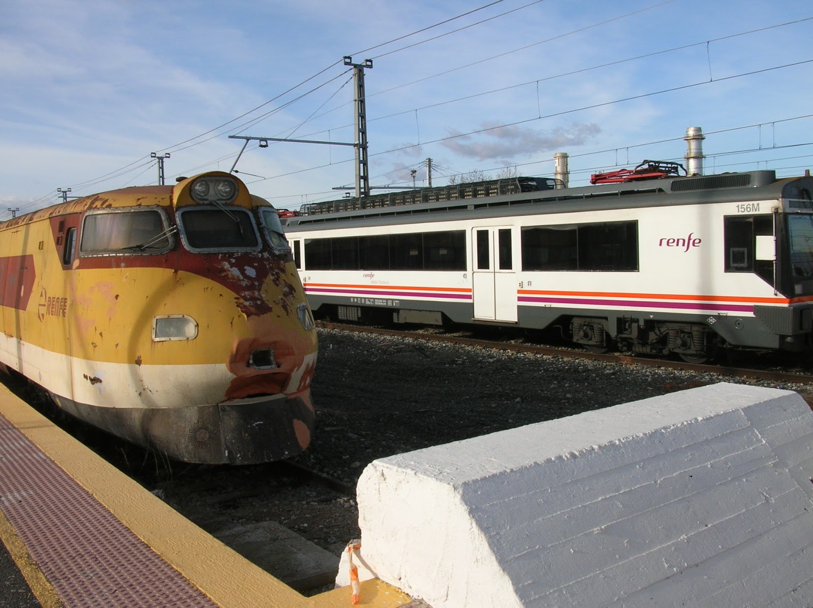 Renfe serie 443 "platanito" un tren basculante y singular
