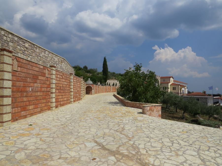 Αλμυρός: Η Ιερά Μονή του Αγίου Νικοδήμου στο Ελληνικό...