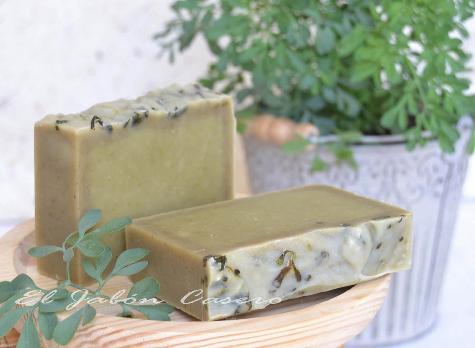 Jabón casero natural con Ruda fresca