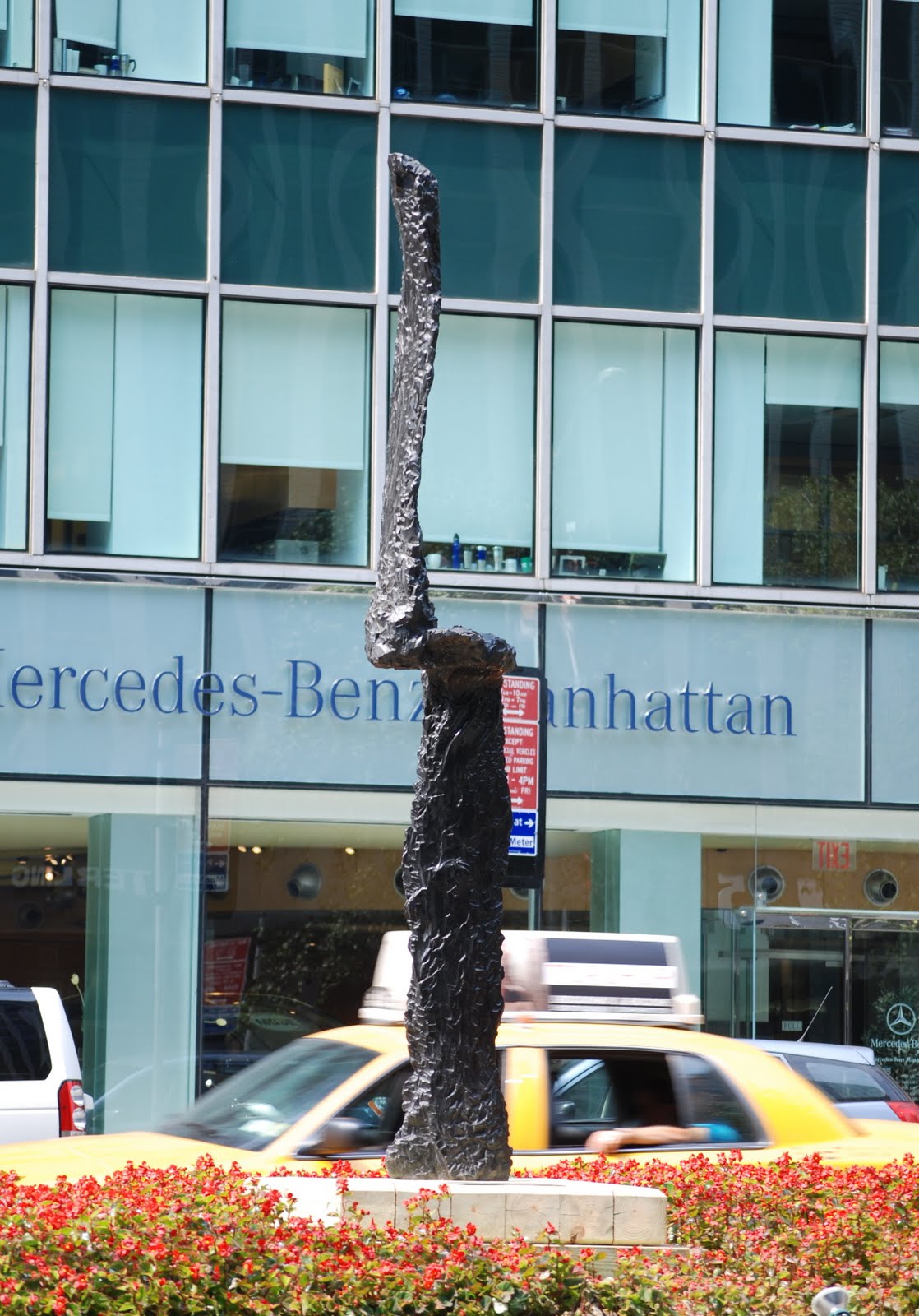 NYC ♥ NYC: Bryan Hunt's Sculptures Simulating Water On Park Avenue