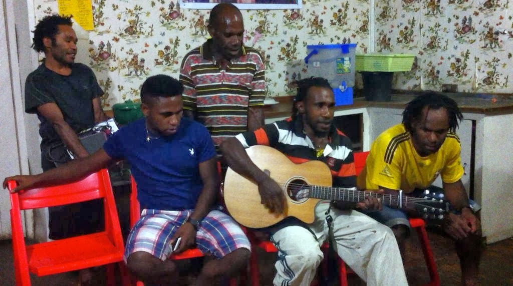 Theo en Wiljanne Vreugdenhil in Papua: SSB (2) – Trainen en getraind worden