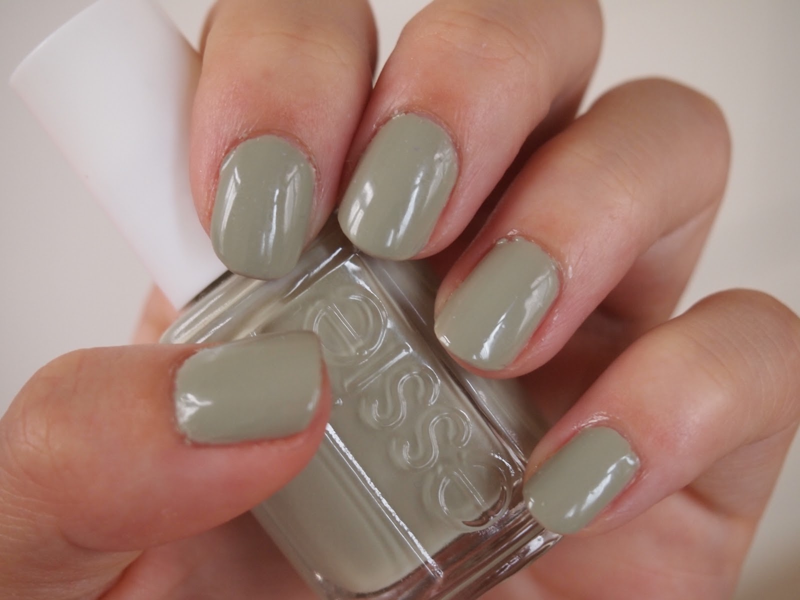 Essie: Da Bush (Swatch + Review) - status.chlo