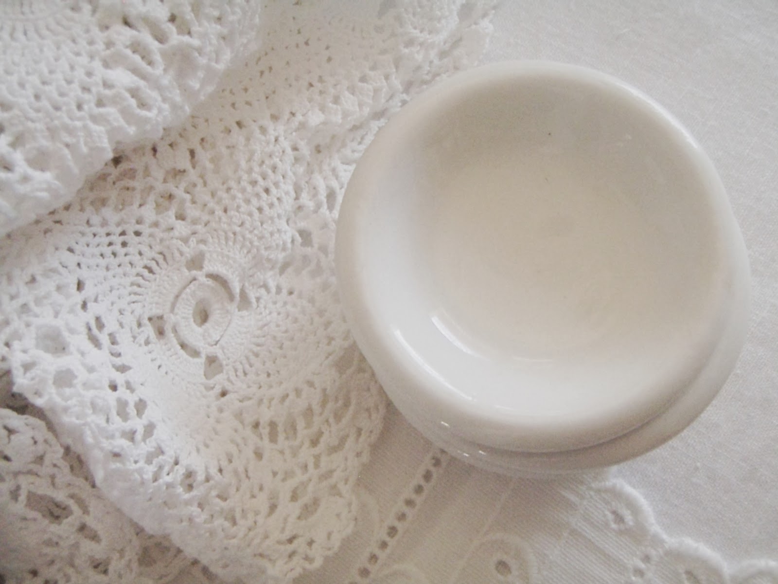 Cabin & Cottage : Simple White Things