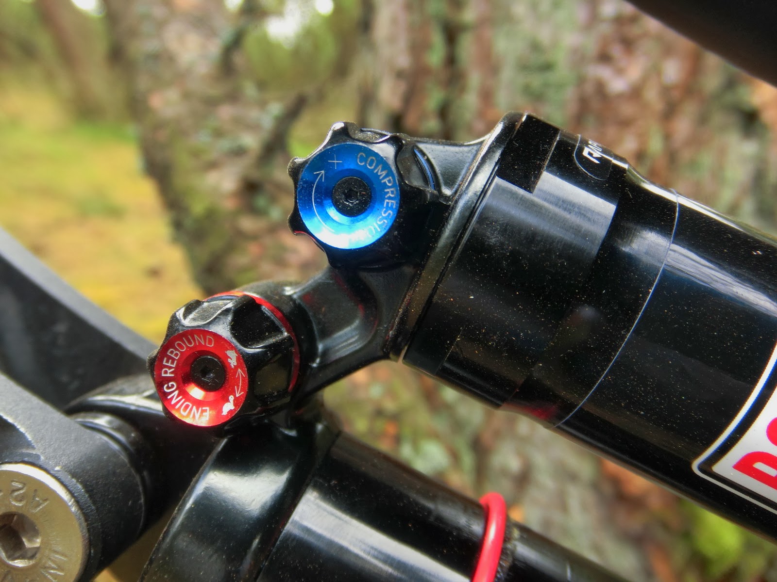 All Mountain Next: Review: RockShox VIVID Air R2C 2014